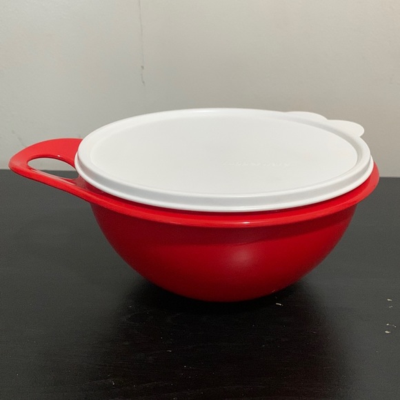 Tupperware | Kitchen | Tupperware Thatsa Bowl 4l6 Cup Red Bowl 356 ...